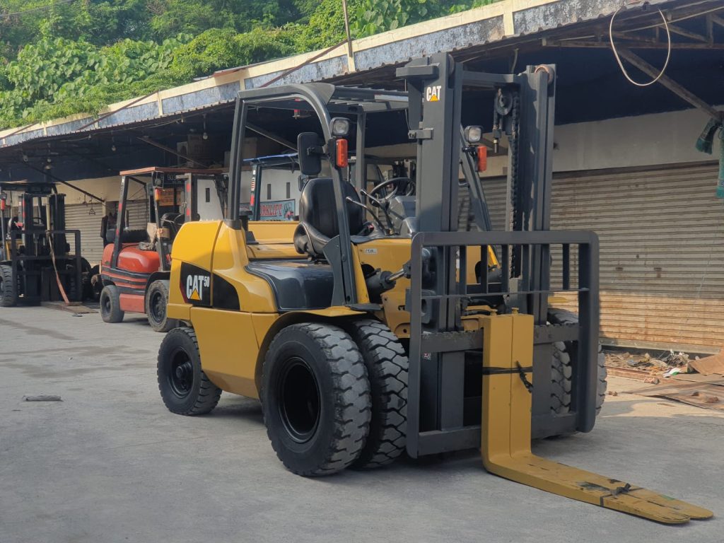 Sewa Forklift Bekasi – Solusi Efisien Per Shift di bekasi